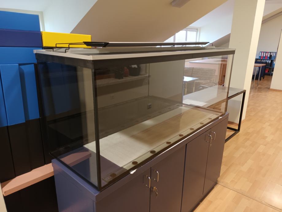 Akvarij 450L sa full opremom