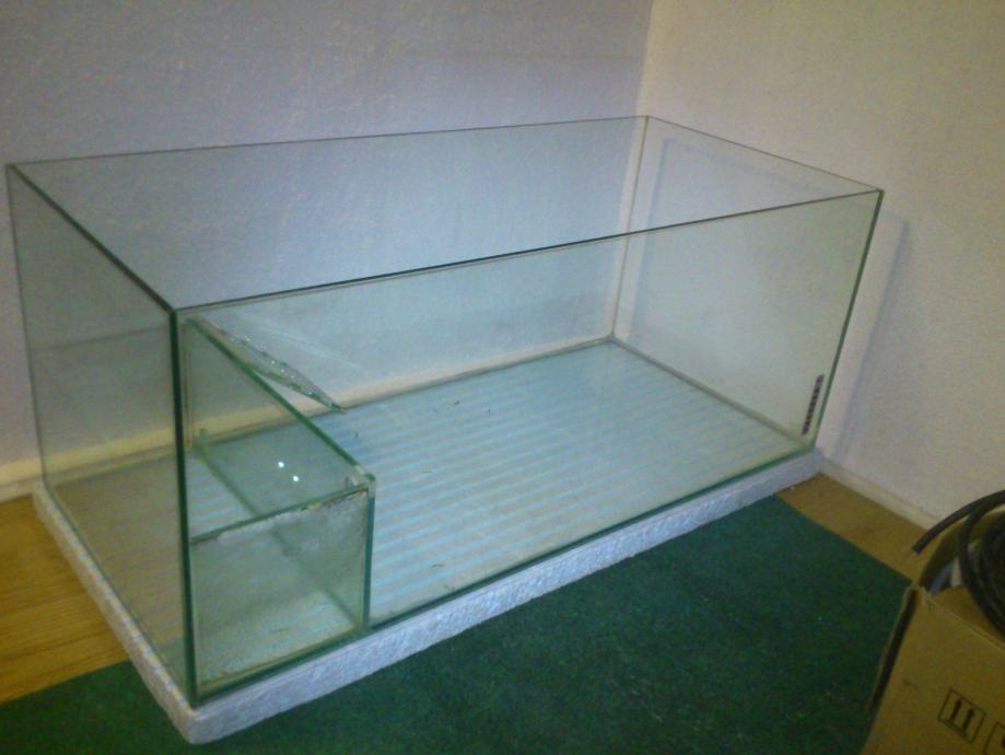 AKVARIJ za ribice/kornjaće.......