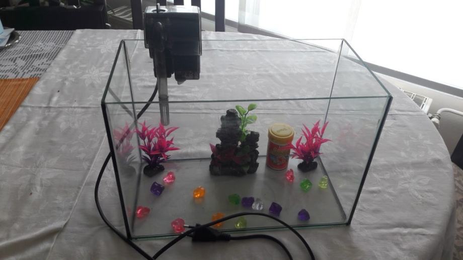 AKVARIJ ZA RIBICE- POVOLJNO!!!