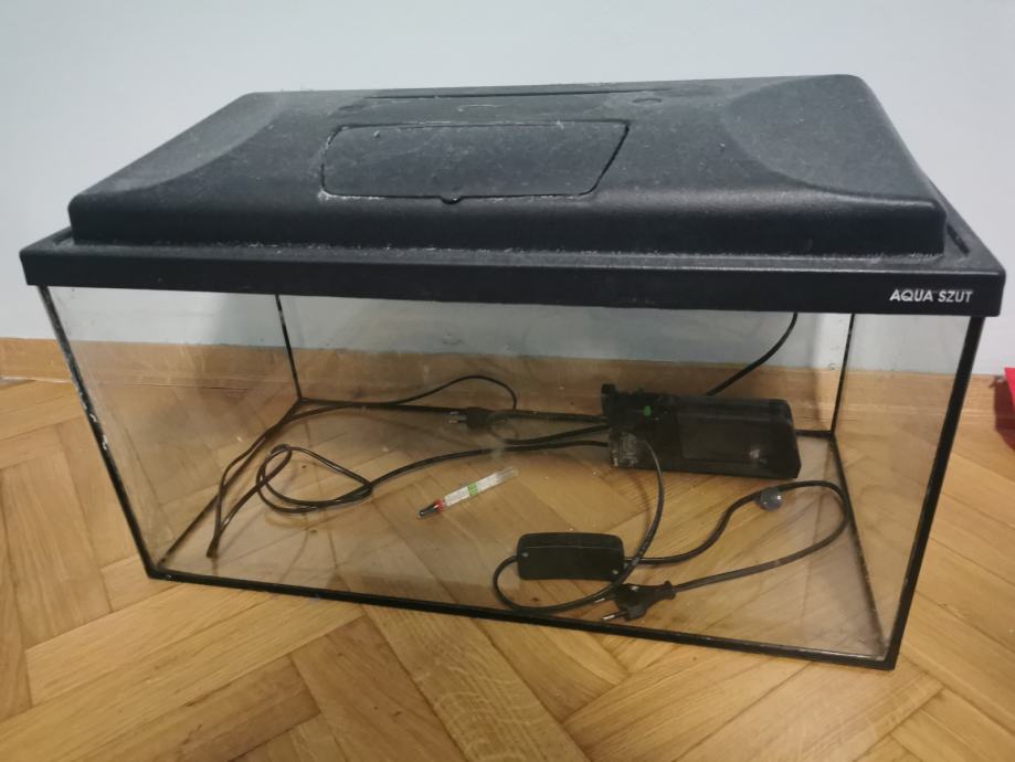 Akvarij sa svom opremom _Aqua Szut