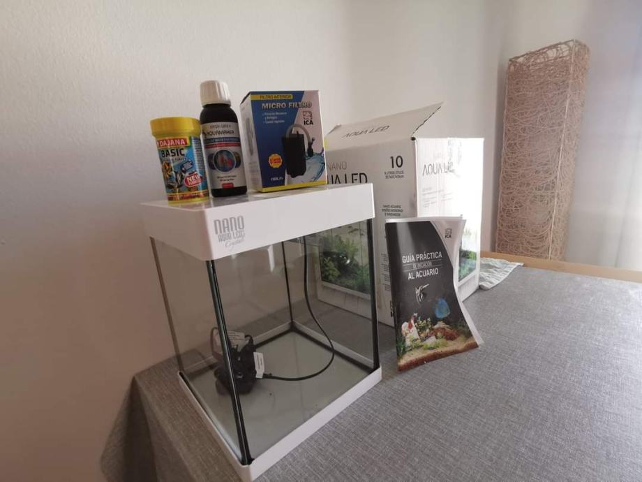 NANO AKVARIJ 9 LITARA, FILTER, RASVJETA,HRANA-Novo!!!!
