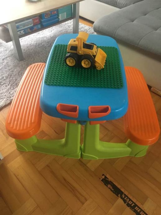 djecji plasticni stol