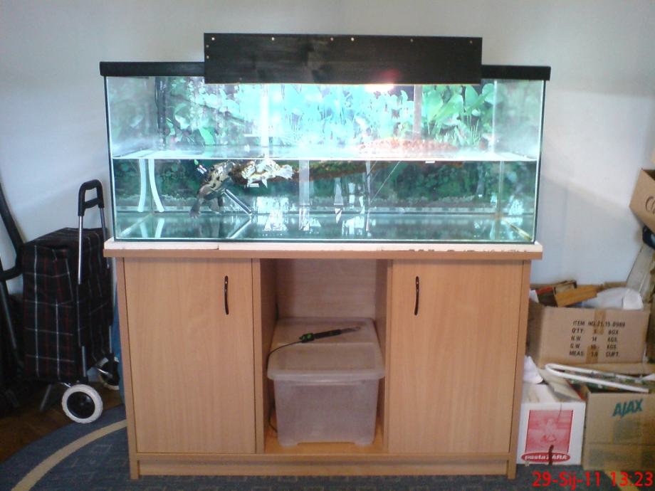 Akvarij/terarij s potpunom dodatnom opremom i stalkom