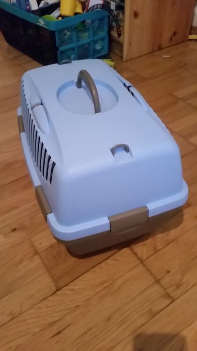 Prodajem transporter za mace ili manje pse