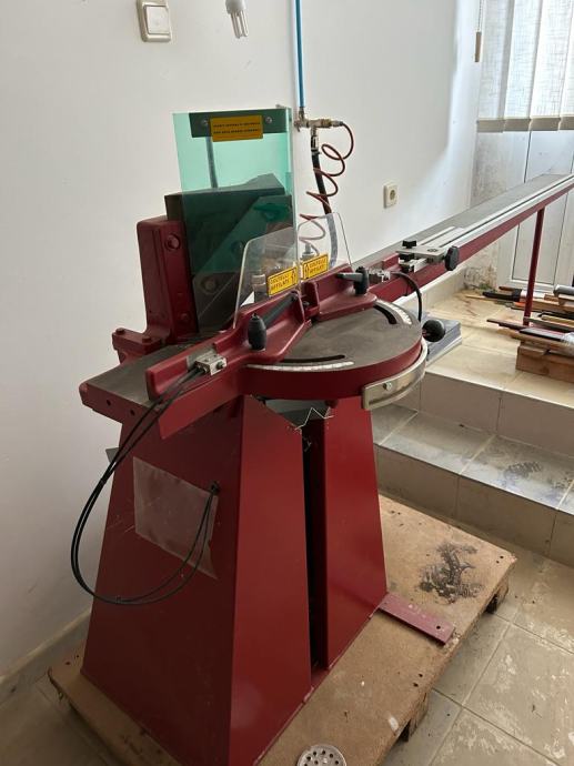 Giljotina za rezanje ukrasnih okvira i kompresor