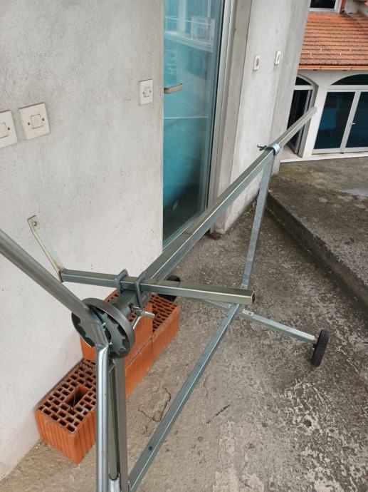 Stalak za auto lakirnice.