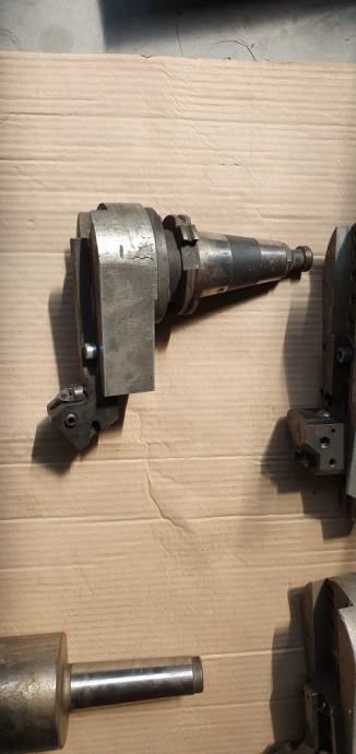 Alat za narezivanje utora za glodalice i cnc glodalice