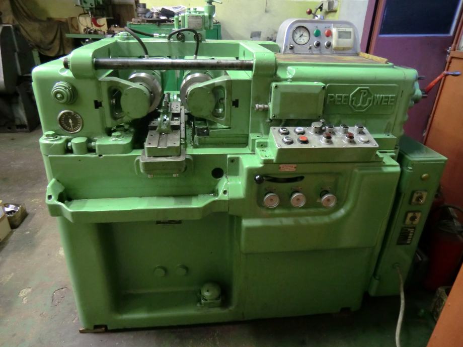 Valjalica za valjanje navoja