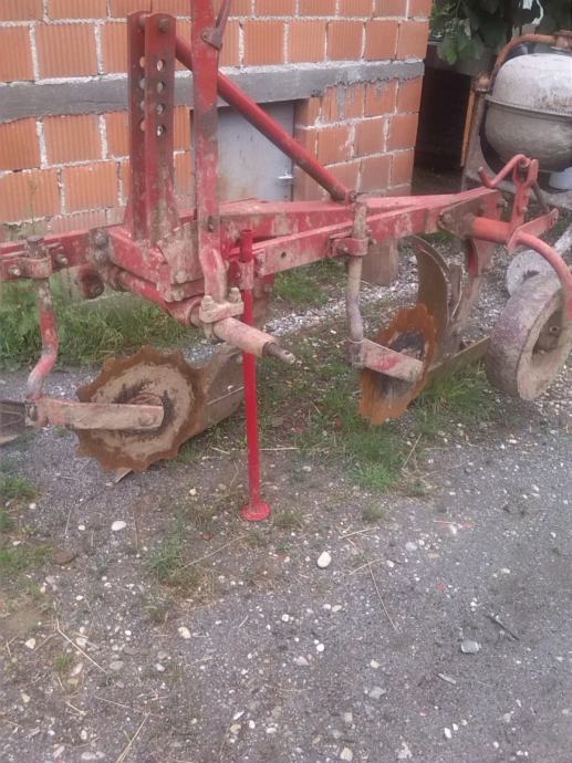 Dvobrazni plug IMT 757.20 14 coli