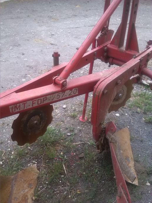 Dvobrazni plug IMT 757.20 14 coli