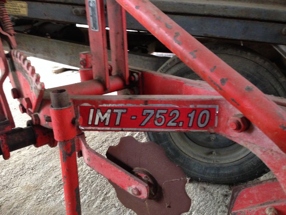 Jednobrazni Plug IMT 752.10