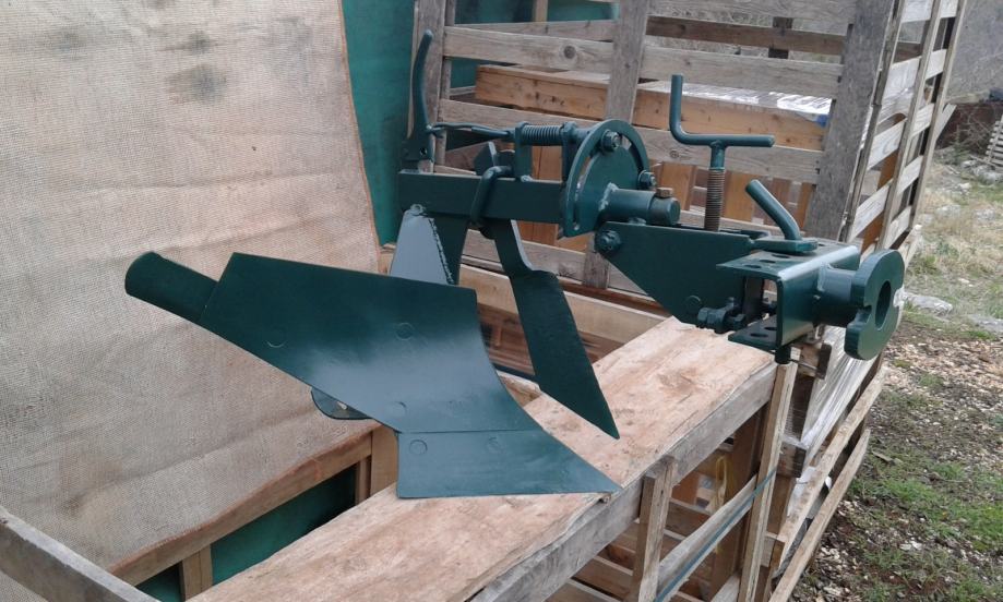 Plug za motokultivator Labin progres ili Goldoni