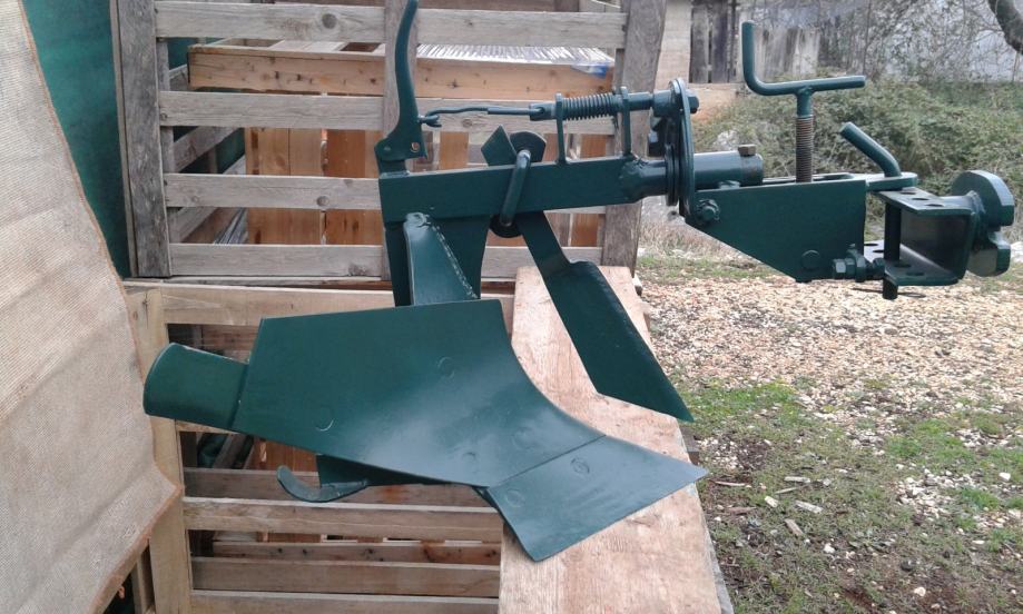 Plug za motokultivator Labin progres ili Goldoni