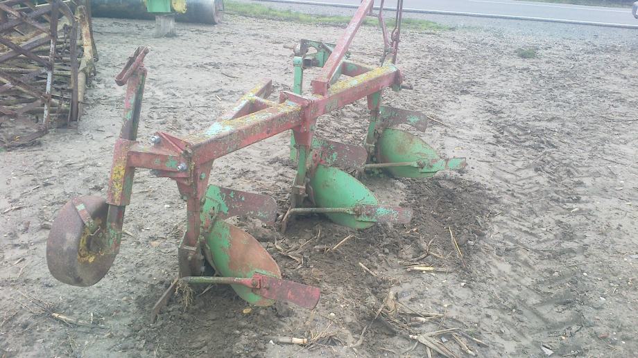 plug tri brazde eberhard