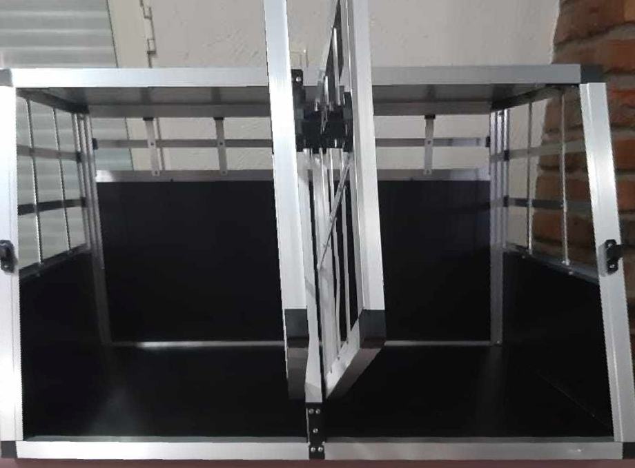 Alu box za prijevoz pasa.