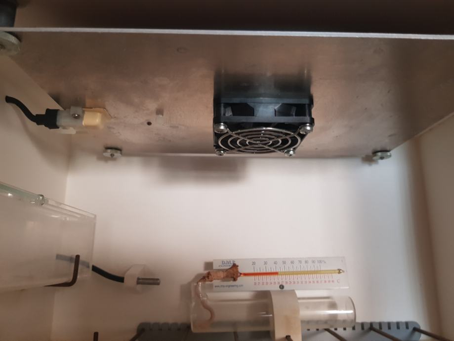 PROFESIONALAN INKUBATOR ZA JAJA EGZOTIČNIH PTICA INCA 100