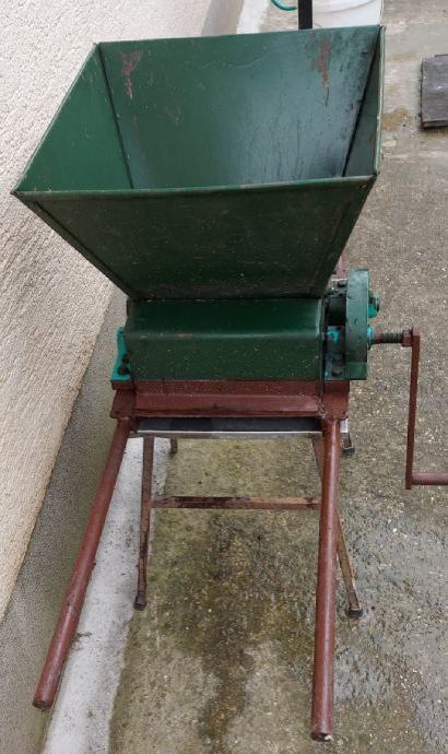 Mlin za grožđe i voće