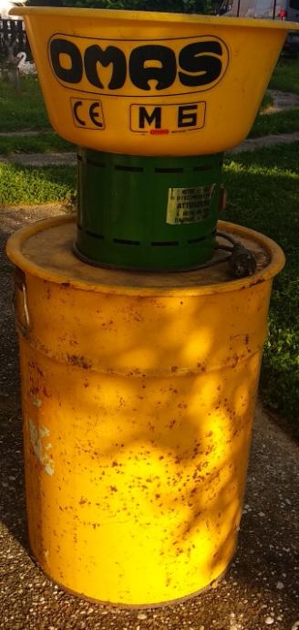 MLIN ZA KUKURUZ OMAS M6 ELEKTRIČNI NA 220 V ~ SA POSUDOM