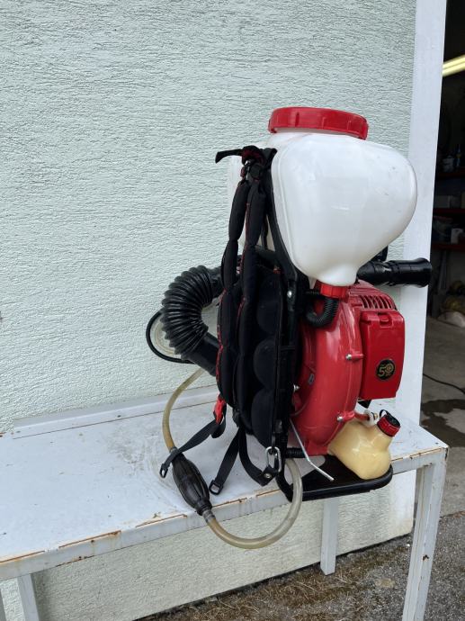 Motorna prskalica Cifarelli za prskanje vinograda