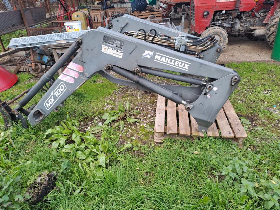 TRAKTORSKI UTOVARIVAČ MAILLEUX MX100