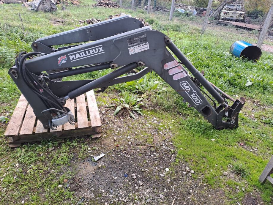 TRAKTORSKI UTOVARIVAČ MAILLEUX MX100