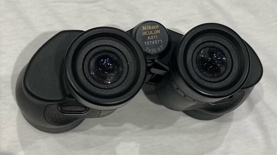 Nikon Aculon A211