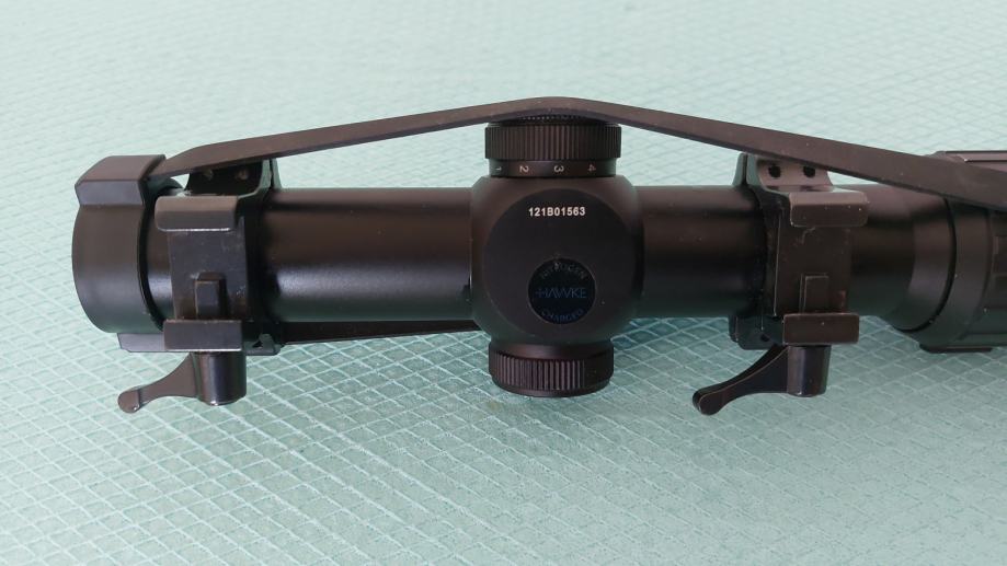 Optika Hawke vantage 1-4x24 s crvenom tockom i nosacima