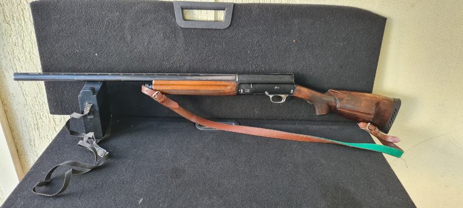 Poluautomatska puška belgijski Bowning