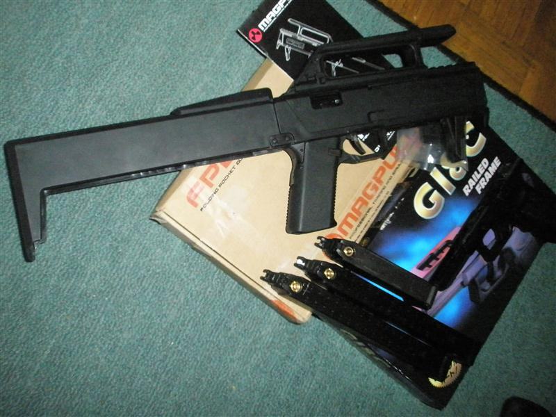 Airsoft KSC G18C FM GBB + extra spremnici i Magpul FPG kit