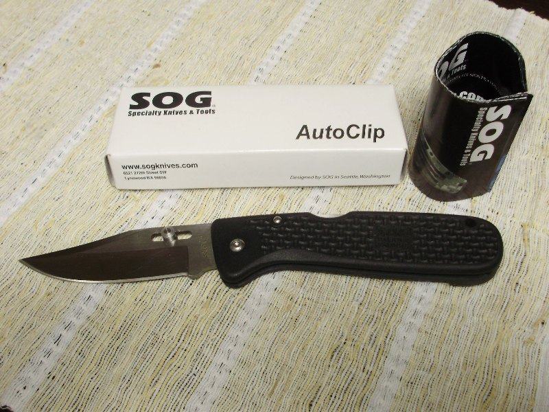 nož SOG AutoClip