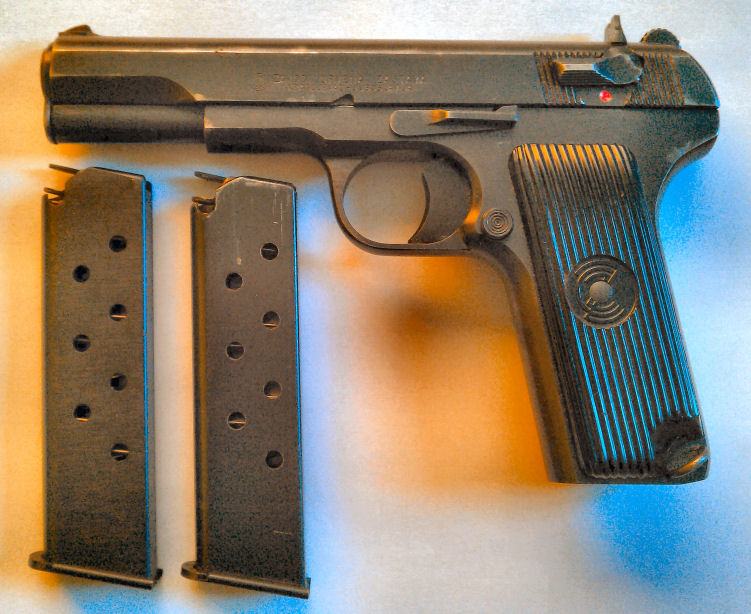 Pištolj Crvena Zastava 9mm dugi,uščuvan,futrola