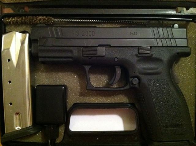 Pištolj HS 2000