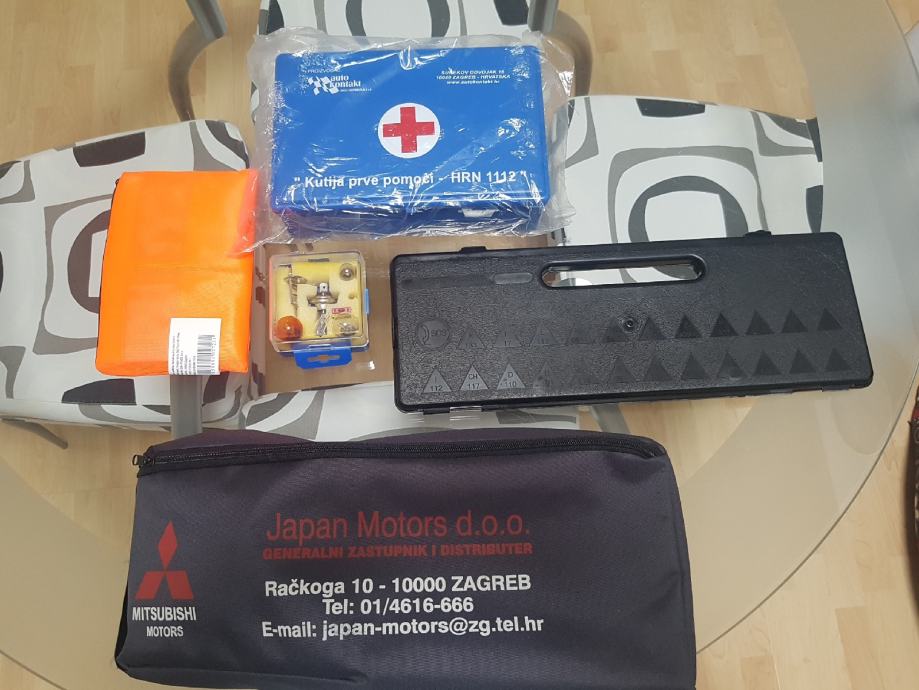 Auto komplet za prvu pomoc