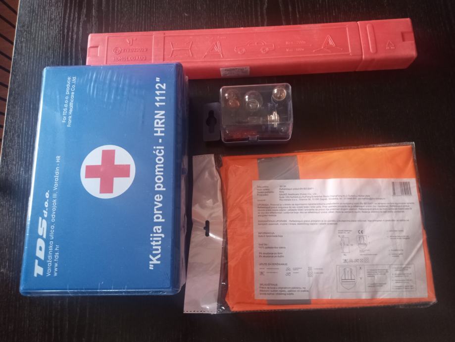 Set obavezne opreme za auto, H7, prva pomoć, trokut, prsluk, novo