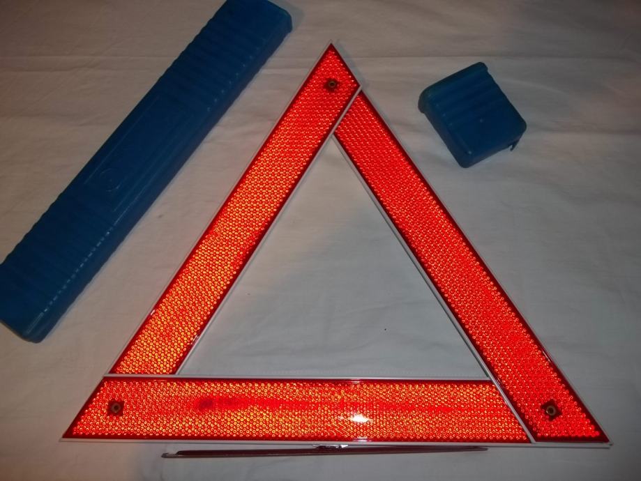 Signalni trokut za auto / Auto trokut