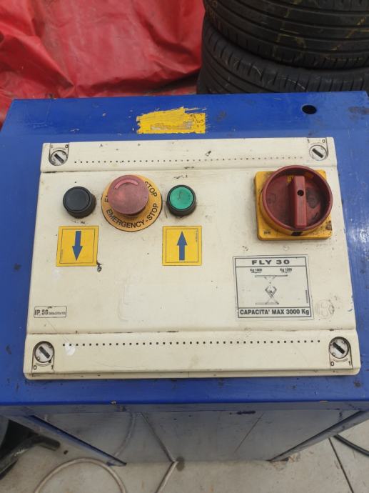 Škarasta dizalica OMER FLY 30,2 METRA 3 TONE