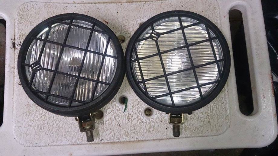 **UNIVERZALNI REFLEKTORI ZA AUTO**GRATIS REFLEKTOR