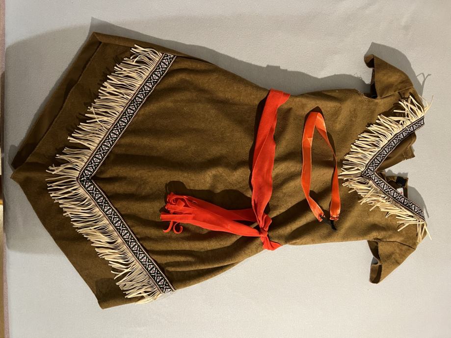 Kostimi za maškare: krava, kostur i Indijanka