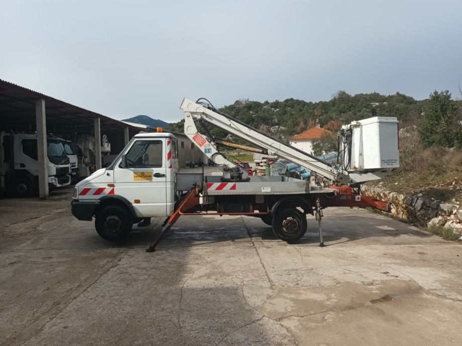 IVECO ( ZA PODIZNOM KORPOM), 1999 god.