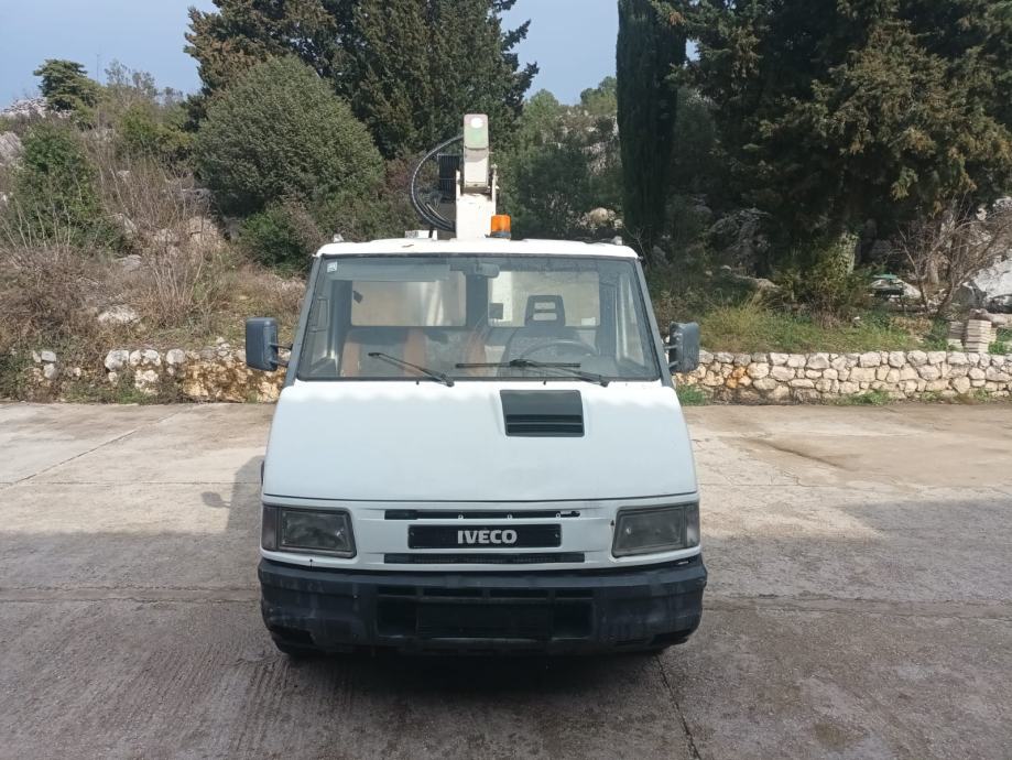 IVECO ( ZA PODIZNOM KORPOM), 1999 god.