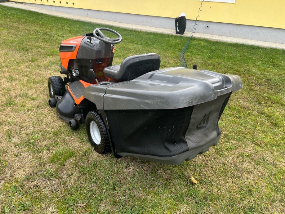 Traktor kosilica Husqvarna Tc142 hidrostatska, 2015 god.