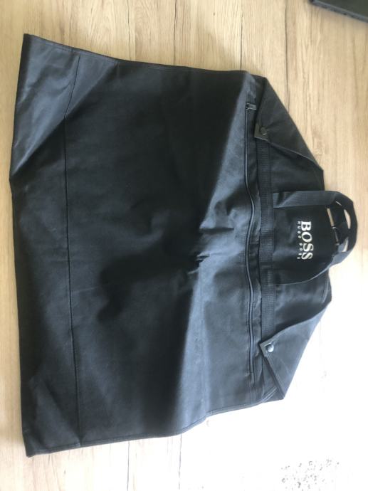 Hugo Boss etui za nosenje odijela