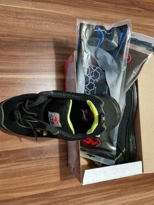 Prodajem radne zaštitne cipele FTG Frisbee S1P SRC broj 46