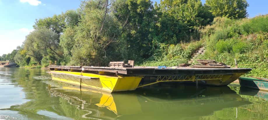 Splav / pontoni za splav