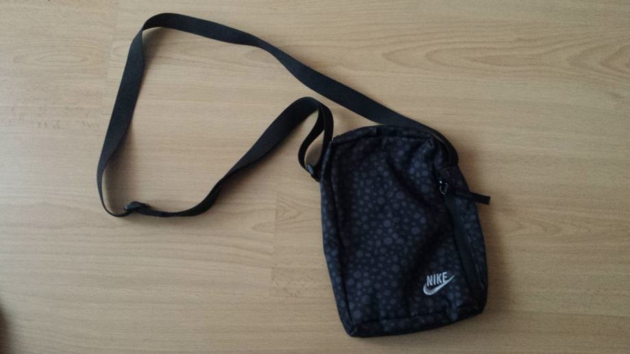 Nike torbica (pederuša)