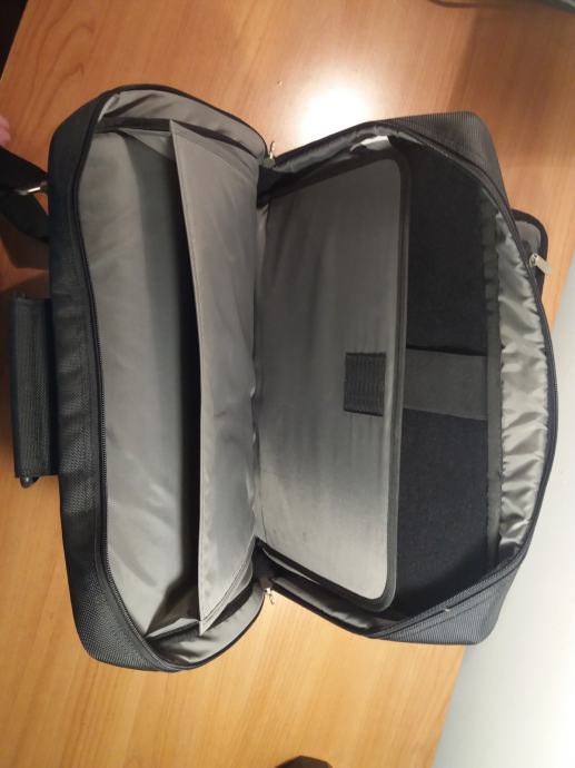 Poslovna torba s više pretinaca