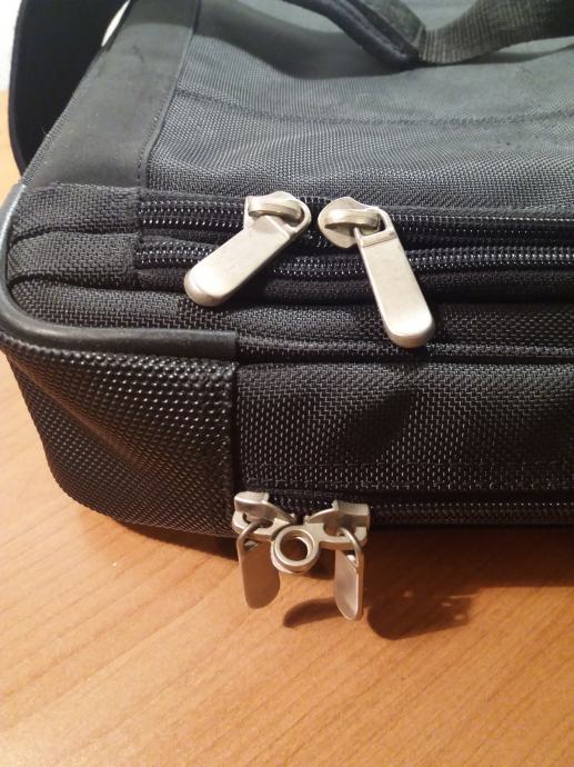 Poslovna torba s više pretinaca