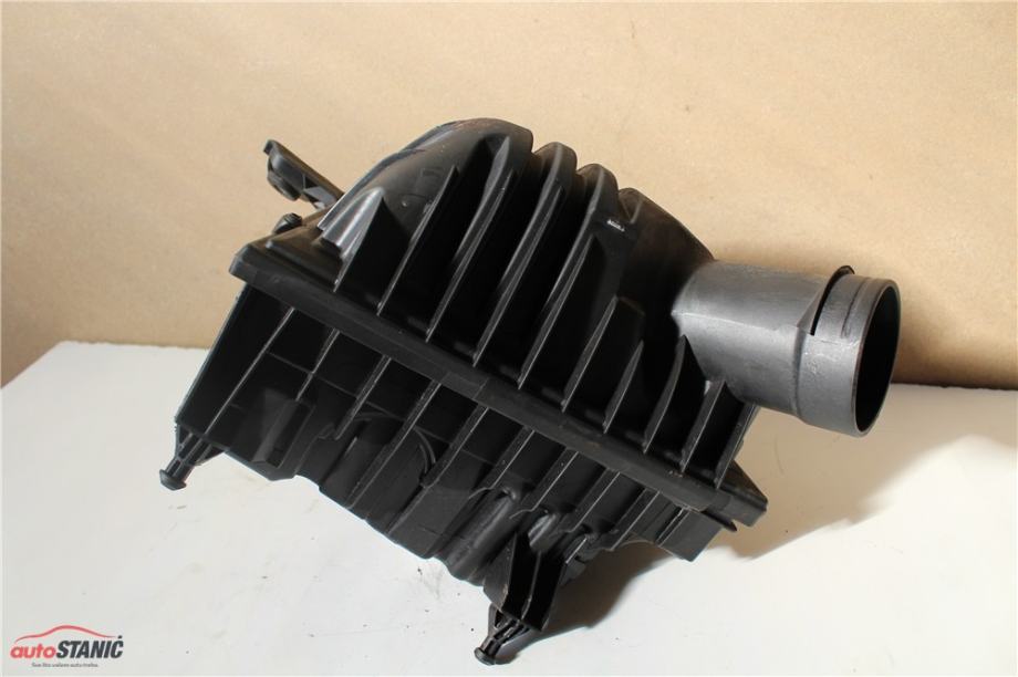 BMW X1 (F48) [15-] 118 d nosač filtera zraka 13718513916