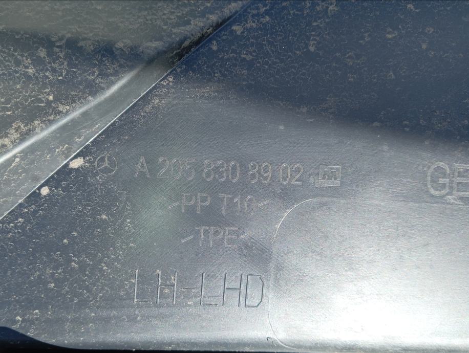 Mercedes C klasa W205 2017/Plastika brisača A2058308902 i 8204