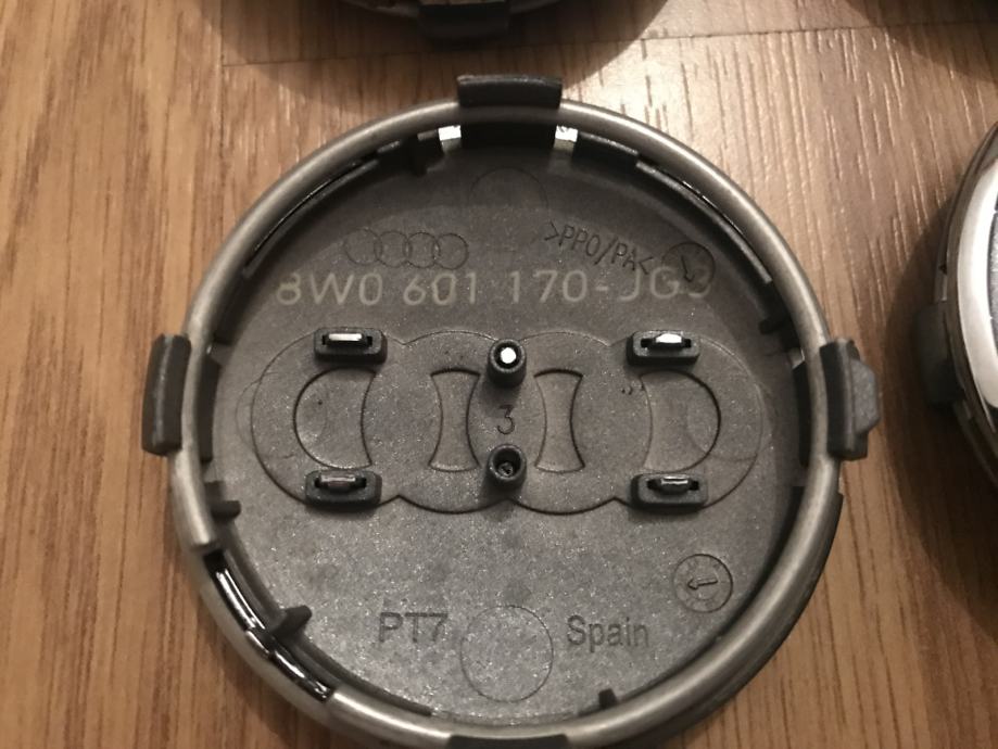 Original Audi Čepovi 8W0 601 170 JG3 ***NOVO*** + 20 čepova za šarafe